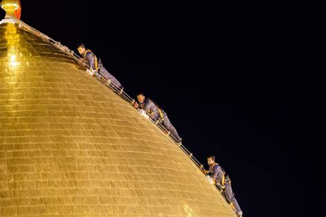 بالصور غسل قبة مرقد الامام الحسين عليه السلام ايذانا بحلول شهر محرم