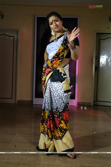 South Indian Actress Telugu Tamil Item Girl Mumtaz 2