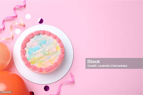 분홍색 배경에 맛있는 크림과 장식이 있는 귀여운 도시락 케이크 텍스트를 위한 공간 케이크에 대한 스톡 사진 및 기타 이미지 케이크 감사 감사합니다 Istock