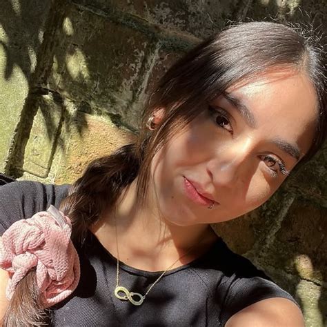 Florencia Flopi Na • Threads Say More
