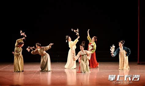 出画入戏这群师生把汉宫春晓图演活了凤凰网湖南 凤凰网