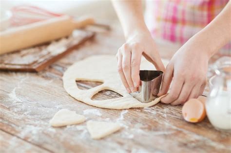 Concepto De Cocina Y Hogar Cierre De Manos Femeninas Haciendo