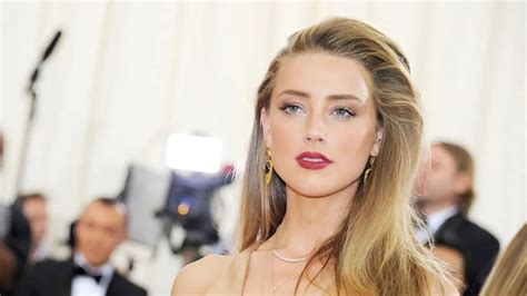 آمبر هيرد تتحضر لظهورها الرسمي الأول بمهرجان تارومينيا السينمائي فوشيا