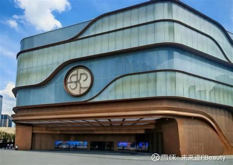 初探武汉skp：100 美妆首发，爆改华中商业格局 继北京、西安、成都之后，华中首家、也是全国第四家skp，终于要在武汉开业了！作为今年武汉