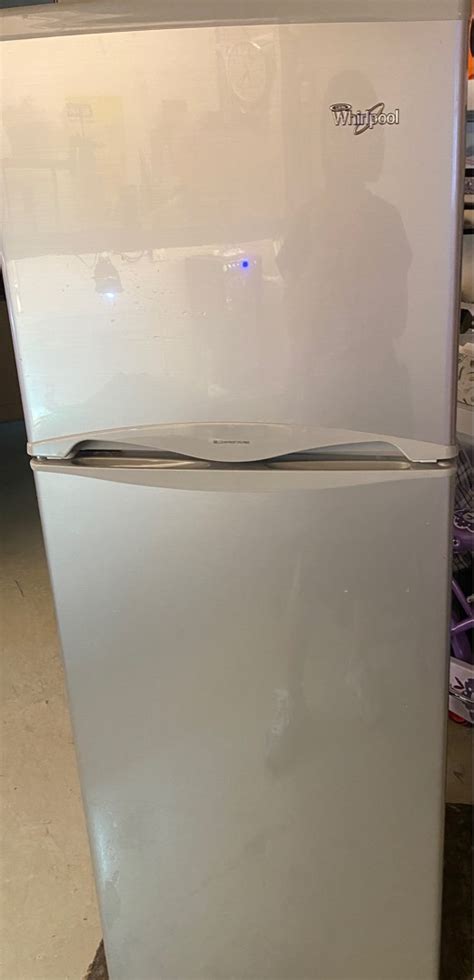 Whirlpool 惠而浦 Wf179rcg 168公升 右門鉸 雙門雪櫃 家庭電器 廚房電器 雪櫃及冰櫃 Carousell