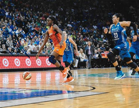 Chiney Ogwumike Los Angeles Sparks Signed Connecticut Sun 8x10 Photo