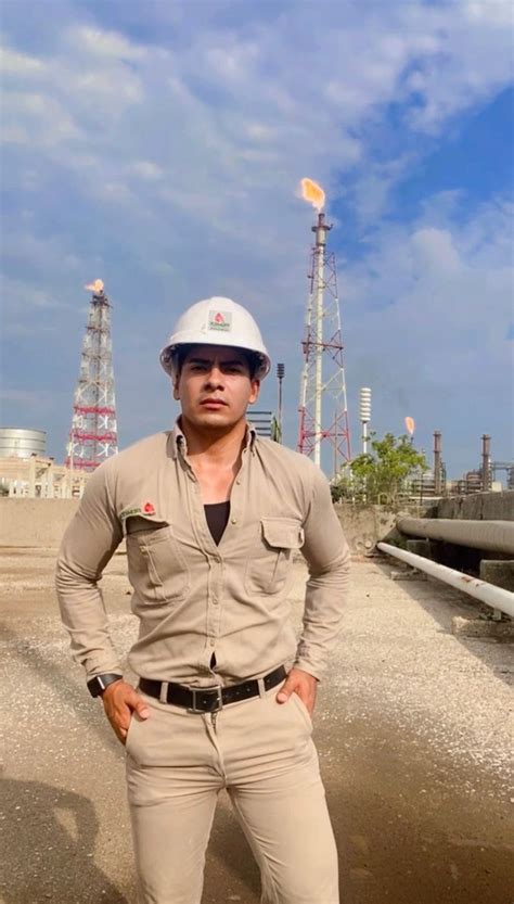 Tras Fuertes Críticas Por Su Orientación Sexual Trabajador De Pemex Se