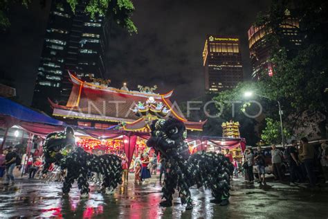 PERTUNJUKAN BARONGSAI MALAM IMLEK DI JAKARTA ANTARA Foto
