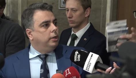 Кокорчо се изтъпани пред медиите с калкулатор ще го подарява на Борисов ВИДЕО