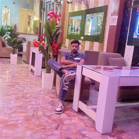 ravish khan ★ new 🚗🥳🥳🦁🦁😘👑 instagram