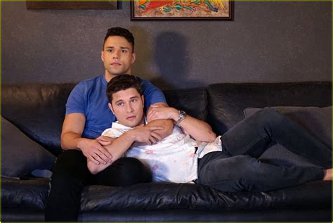 9 1 1 Lone Star Actor Ronen Rubenstein Comes Out As Bisexual Reveals His Girlfriends