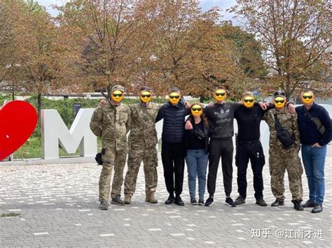 乌克兰特种部队设法将在敌后坚持6个月的3名乌克兰海军陆战队员送回后方 知乎