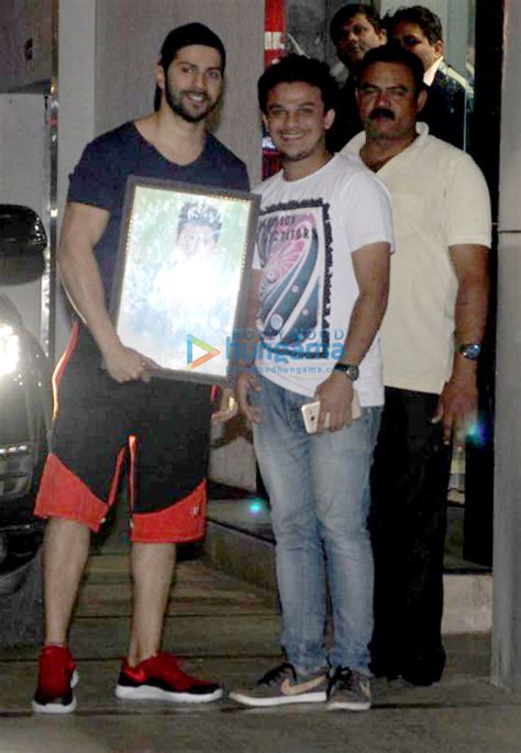 Varun Dhawan And Kartik Aaryan Snapped At The Gym Kartik Aaryan Images Bollywood Hungama