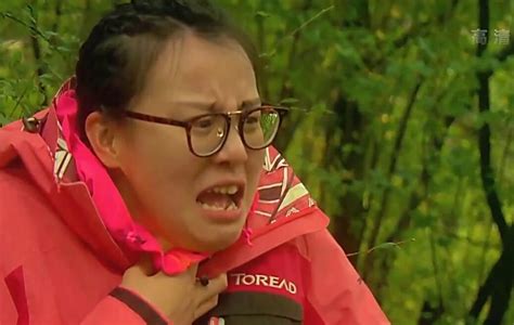 傅园慧野外生存吃虫子 洪荒少女现原形