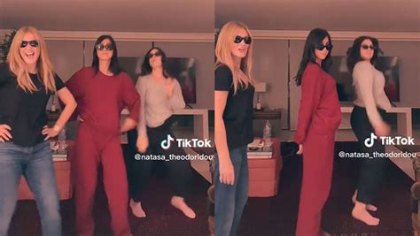 Νατάσα Θεοδωρίδου Χορεύει στο Tiktok με τις κόρες της και κλέβει τις