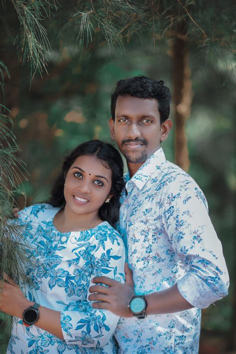 రింగ్స్ వద్దు రాజ్యాంగమే కావాలంటున్న జంట ఎందుకో తెలుసా Meet