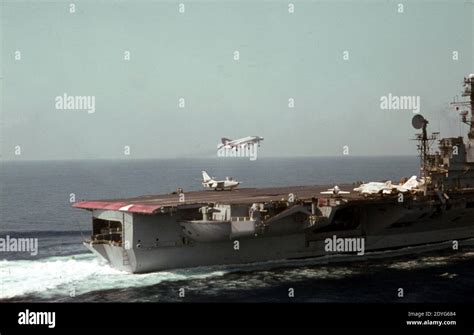 Us Navy United States Navy Flugzeugträger Kitty Hawk Klasse