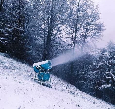 Студот ги размрда топовите за снег во Маврово Ski Macedonia