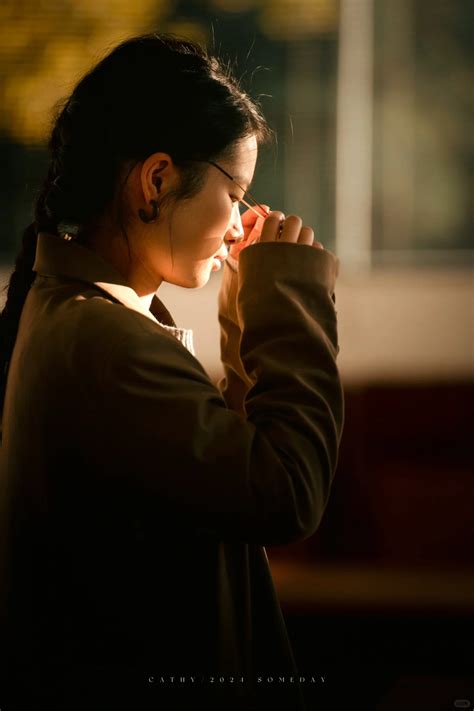 她在镜头里真的很美
