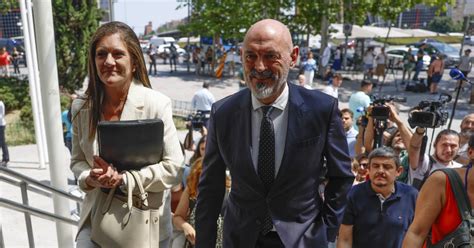 El rector de la Complutense declara que Begoña Gómez le llamó a Moncloa