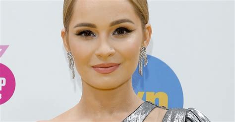 Ewelina Lisowska W Stroju Kąpielowym Niezmiennie Trzymam Się Dobrej
