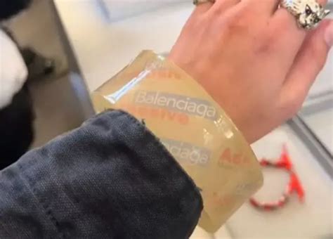 430만원에 파는 발렌시아가 스카치테이프 팔찌 패션 에펨코리아