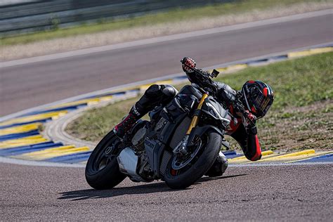 2023 Ducati Streetfighter V4 Announced In Three Powerful Versions Sp2 Is King Autoevolution