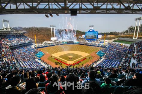 코로나19 발목 잡힌 프로야구 개막전은 언제 시니어매일