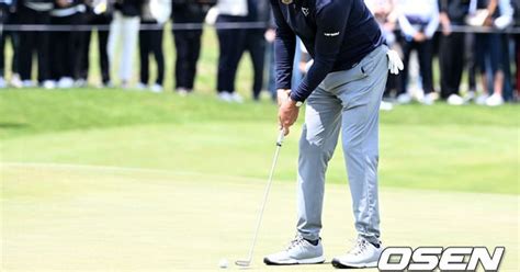 사진 필 미켈슨신중한 퍼팅