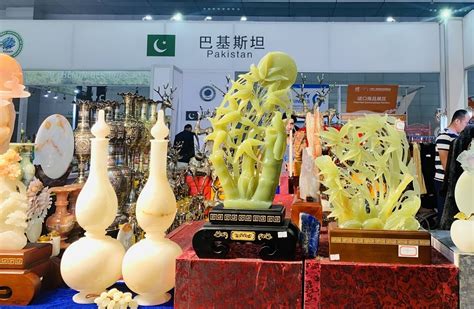 盘点商博会上的工艺品 头图 胡杨网2023 兵团胡杨网 新疆兵团新闻门户