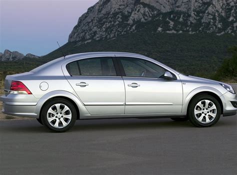 Opel Astra H Sedan - Технически данни и характеристики
