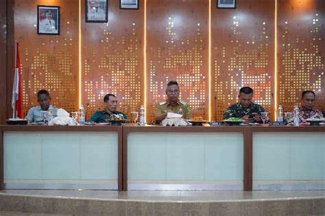 Antisipasi Naiknya Harga Jelang Ramadhan Bupati Budiman Pimpin Rapat HLM