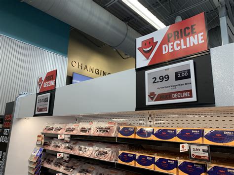 Inside Hy Vees Reimagined Physical Meets Digital Store Grocery Dive