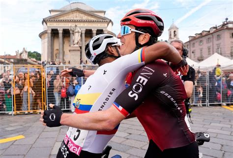 Good Start For Ineos At Giro Ditalia But Geraint Thomas Expects Bomb