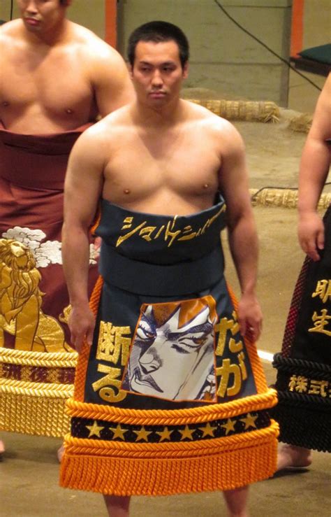 東大生力士「ジョジョ岸部露伴化粧まわし」で新序出世披露。「ジョジョはよく知らんけど師匠に言われ締めた」 838442844
