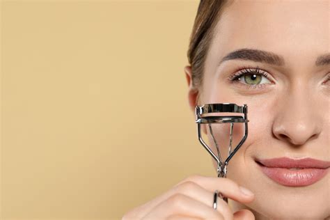 Comment Utiliser Un Recourbe Cils Maquillage