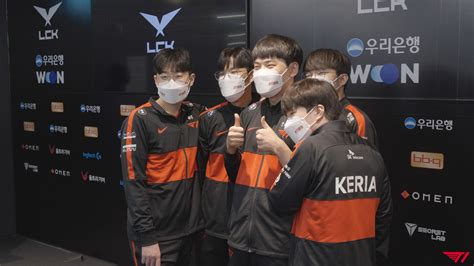 Chuyện thật như đùa Faker và Gumayusi là mối quan hệ chú cháu Quỷ