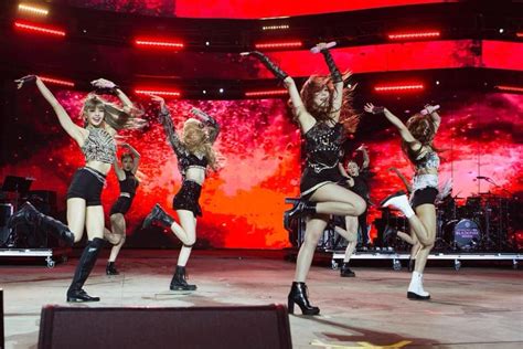 Coachella chính là thời kỳ huyền thoại nhan sắc của Lisa Body và