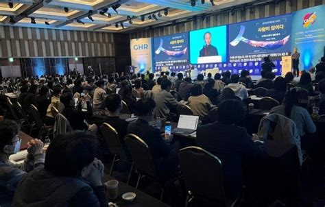 글로벌인재포럼 2023 Ai와 빅블러 시대의 인재혁명사람의 정체성에 대한 이해를 바탕으로 사회적 상호작용 중요