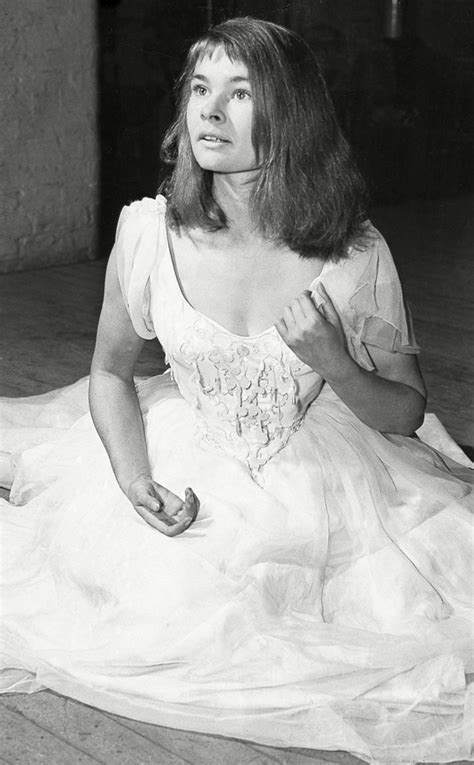Hamlet 1957 From Judi Denchs Best Roles On Stage And Screen E News