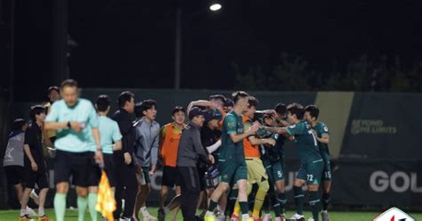 2경기서 10골 폭발 김포는 정한철 극장골로 충남아산과 3 3 무부산 부천도 난타전 끝 2 2 무 K2 종합