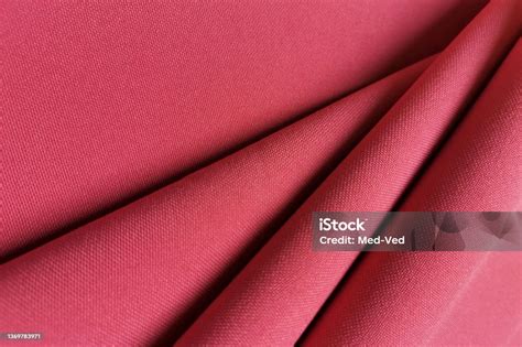 분홍색 구겨진 또는 물결 모양의 직물 텍스처 배경 추상 린넨 천 부드러운 파도 개바딘 울 패브릭 메리노 원사 매끄러운 우아한 럭셔리 천 감촉 배너 또는 광고 개념