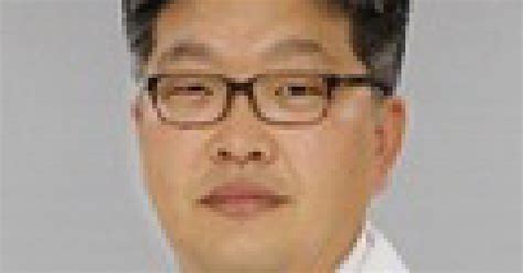계단 오를때 무릎 통증 심하면 퇴행성 관절염 의심체중감소·운동 등 중요