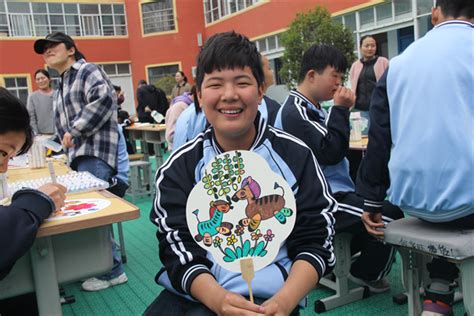 特殊教育学校 登封市特殊教育学校开展“春天的色彩”主题美术活动学校时讯dfedu
