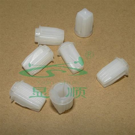 适用天籁新蓝鸟楼兰玛驰轩逸阳光骐达颐达QX30前保险杠侧螺母螺丝 虎窝淘