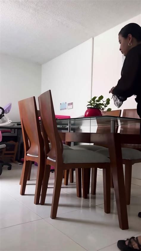 Цөлийн дундах горилла ус гуйж бар түүнд кокс өгдөг 4 Eporner