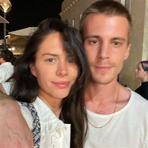 Иван Янковский поделился редким фото с женой Вокруг ТВ