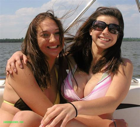 Fungirl With Funbags Scrolller