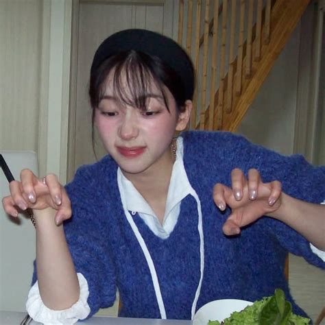 知珉小白 Pluto Mik • Threads Say More