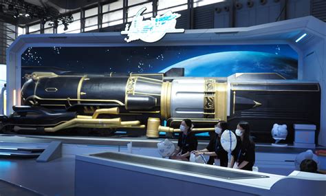 [cj2023]「崩壊：スターレイル」ブースに巨大星穹列車。採点銃などのリアル“奇物”展示や写真投稿企画に人が群がる